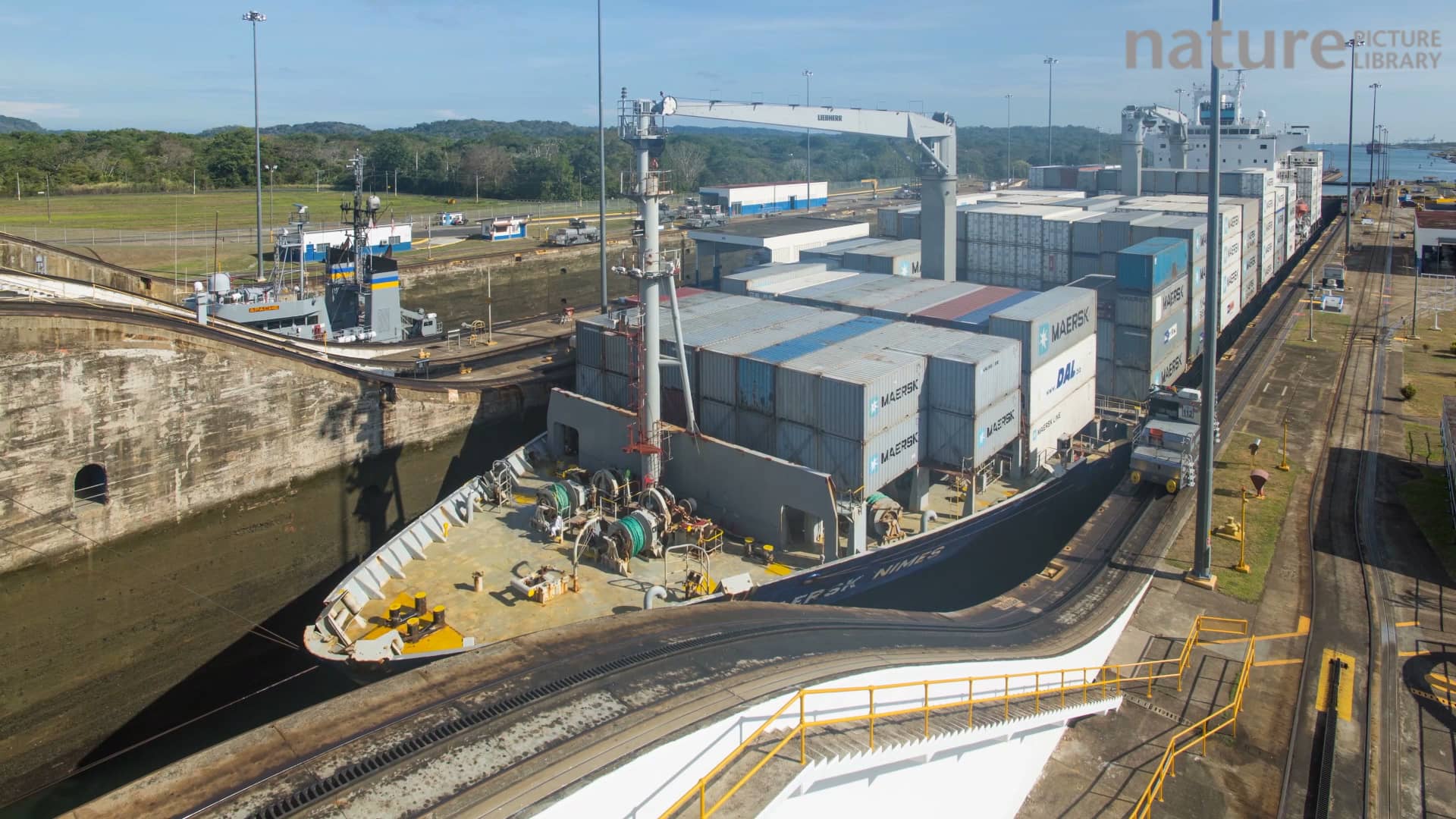 Timelapse of a container ship using the new extension to the Panama ...
