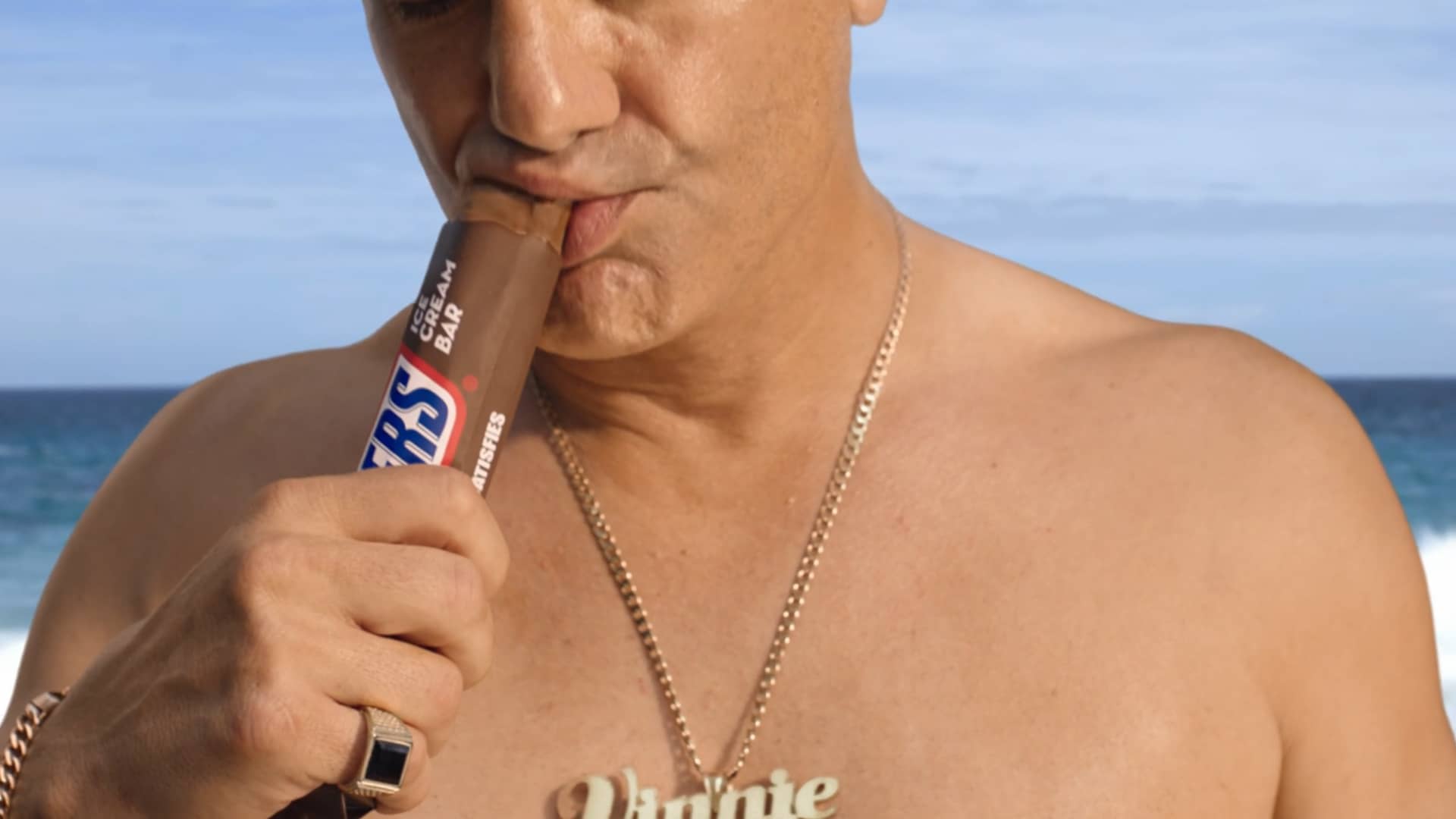 Snickers - Gold Chain on Vimeo