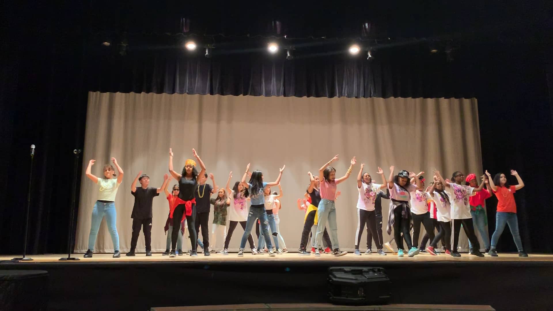 Grade 8 Dance on Vimeo