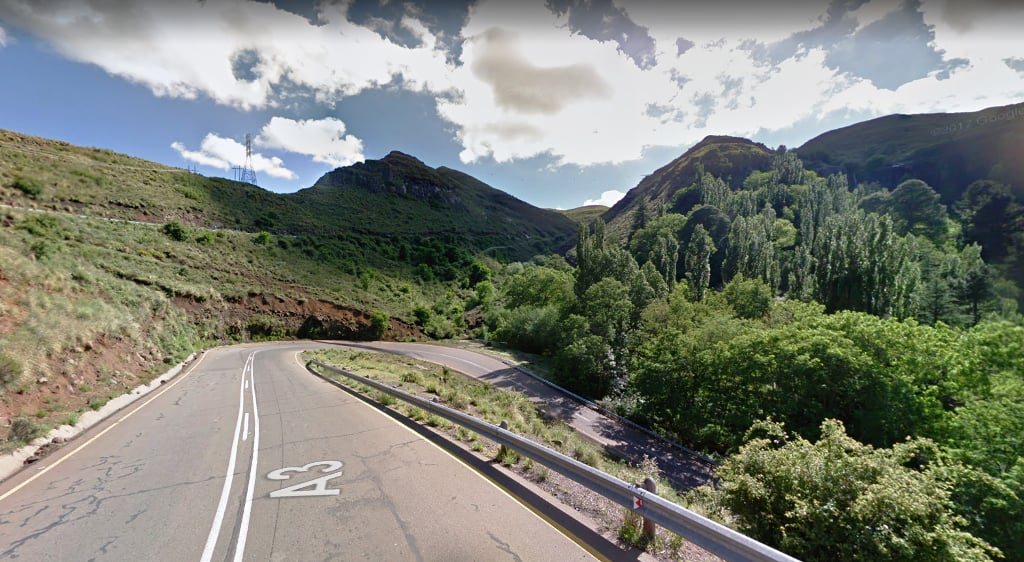 Lekhalo La Molimo Nthuse Pass - Mountain Passes Lesotho on Vimeo