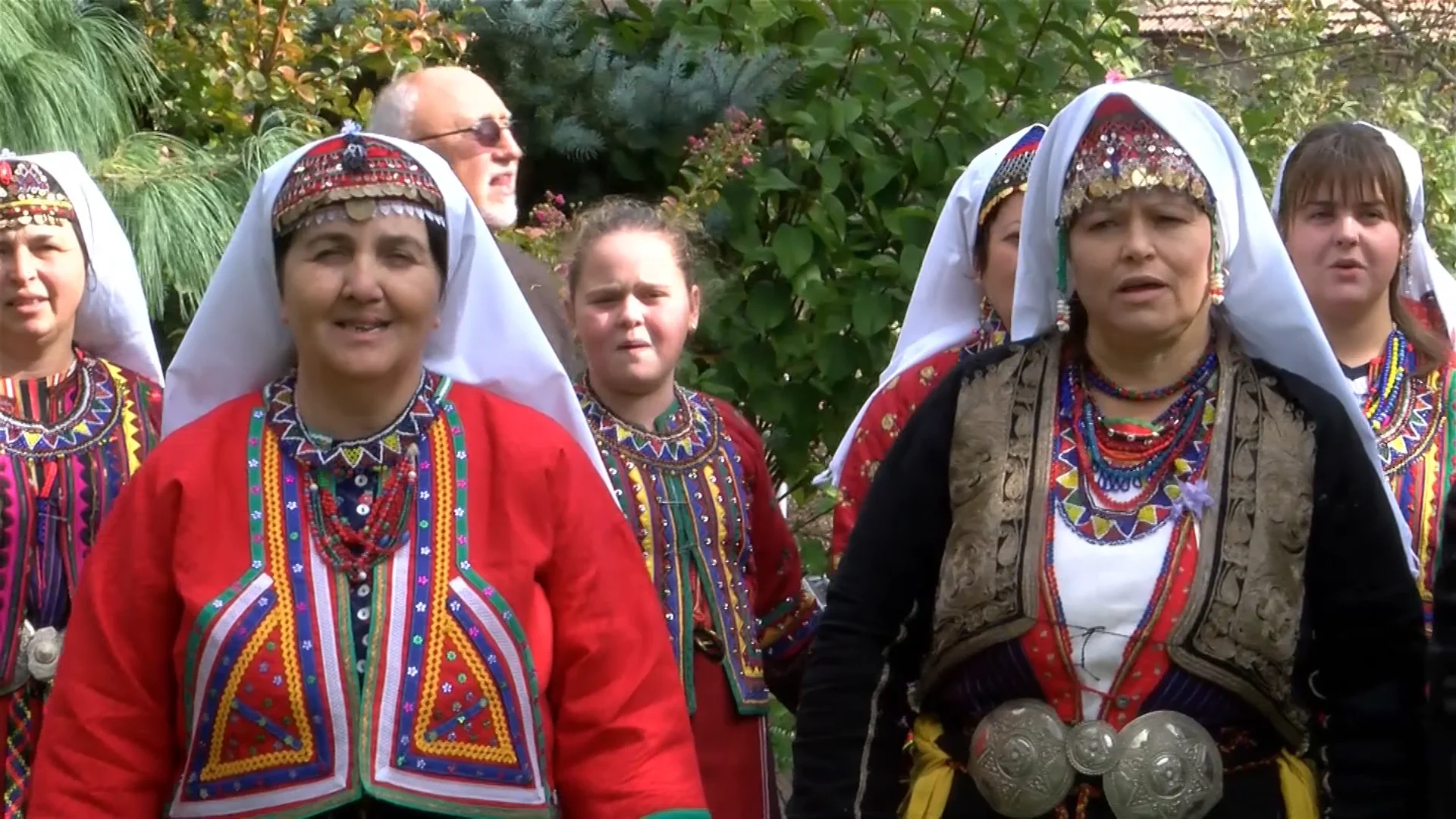 DAY SI MA, MAYCHINKO_Folklore ensemble Izvorche_Hristo Botev 1914 ...