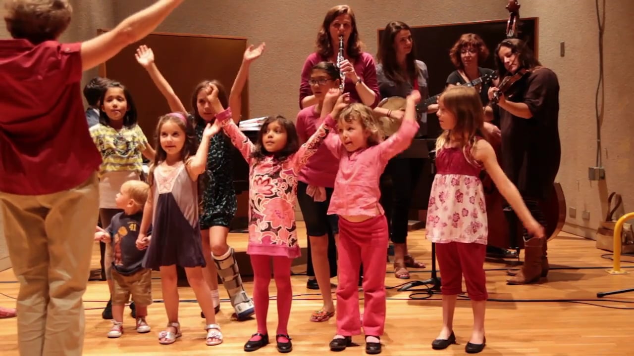 Community Unitarian Children's Choir singing and dancing with Mimi's ...