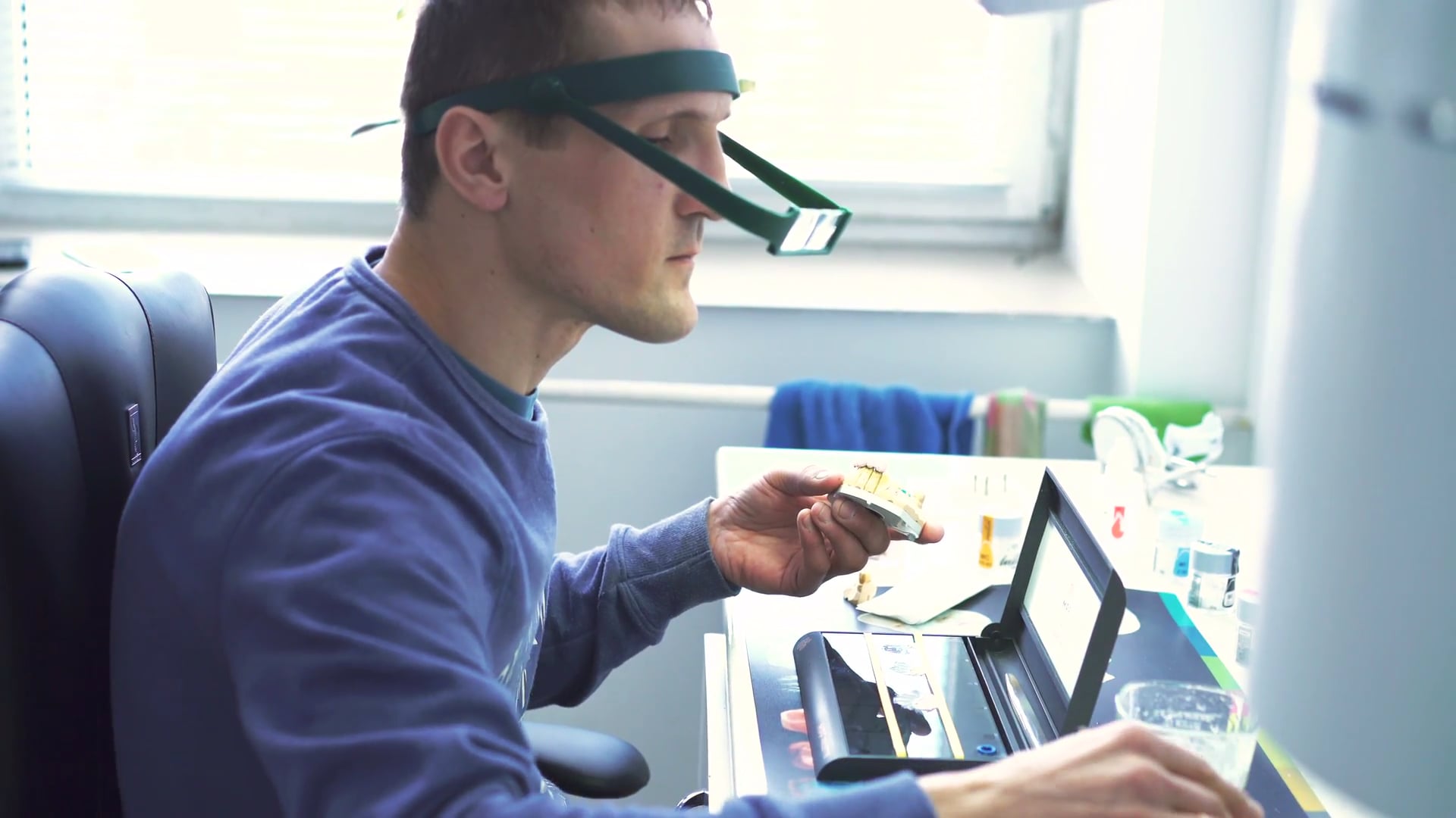 Fabrication Prothèse dentaire à Lausanne, Aigle, Fribourg on Vimeo