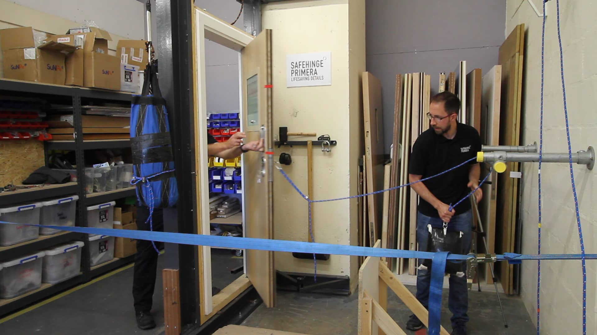 Safehinge Primera - slam open test on Vimeo