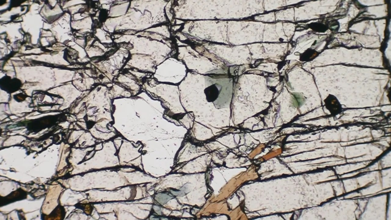 almandine in thin section FKM-23 PPL on Vimeo