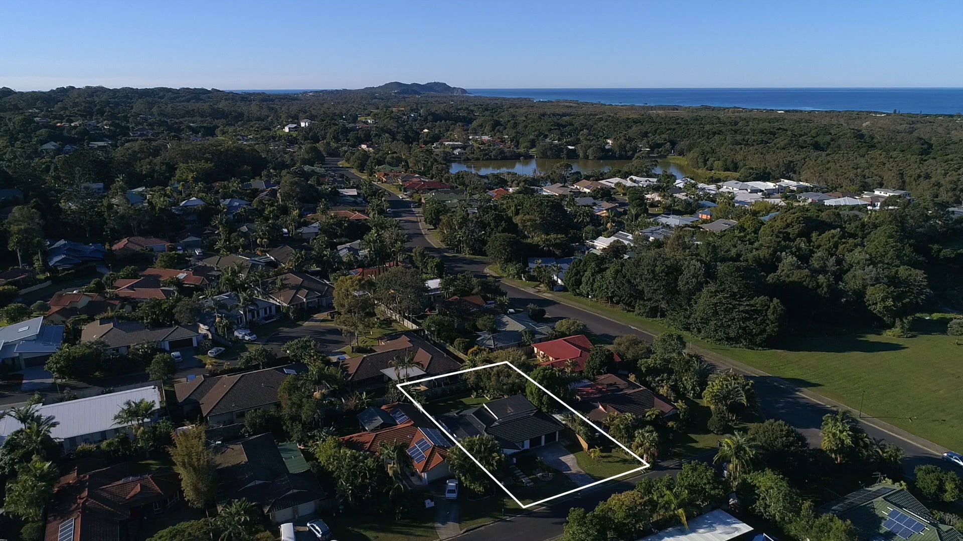 4 Coogera Circuit, Suffolk Park on Vimeo