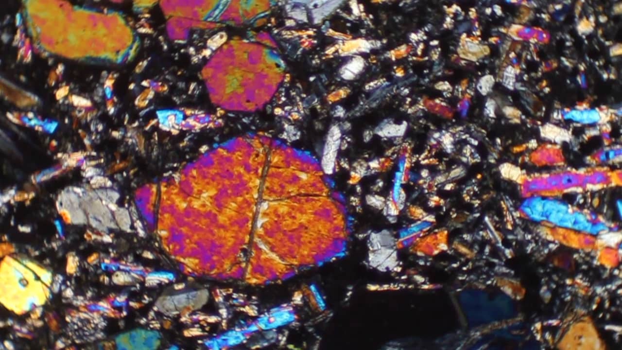 forsterite in thin section FKM-148 XP on Vimeo