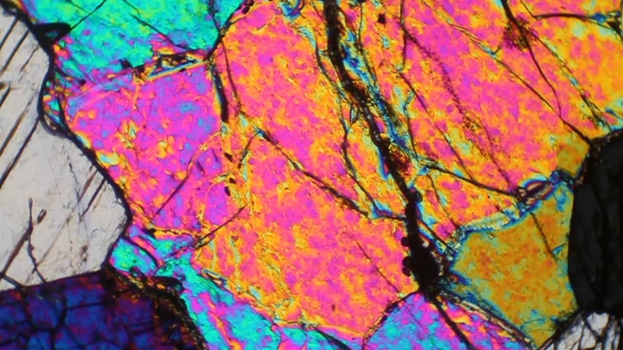 forsterite in thin section FKM-162 XP on Vimeo