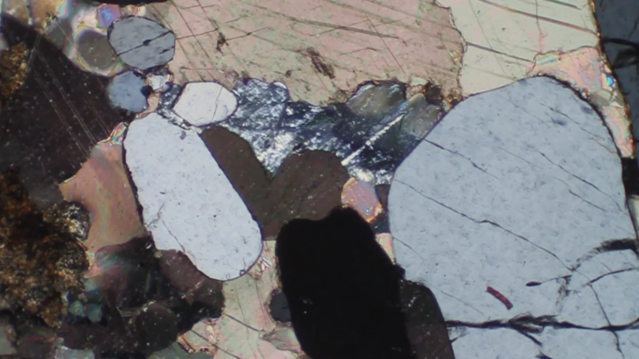 monticellite in thin section FKM-10 XP