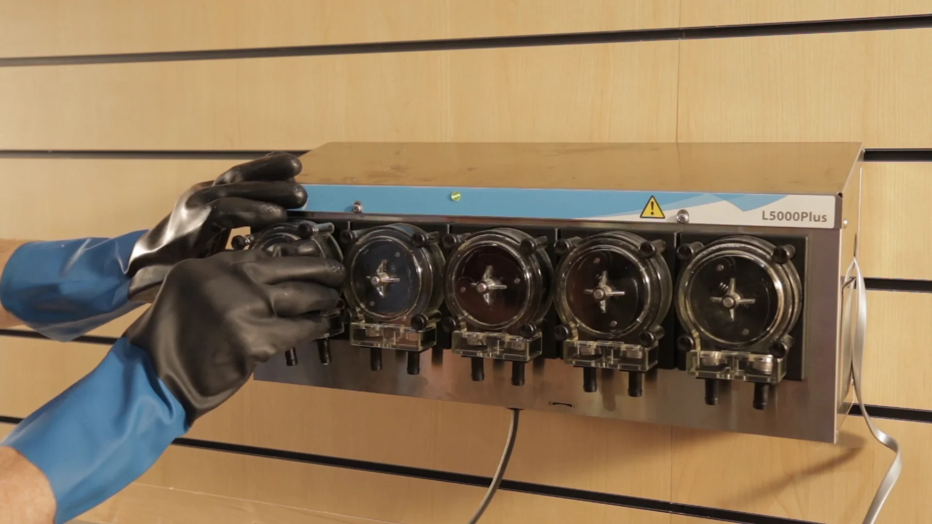 Laundry - L5000 Pump: Squeeze Tube Replacement by Diversey Care on Vimeo