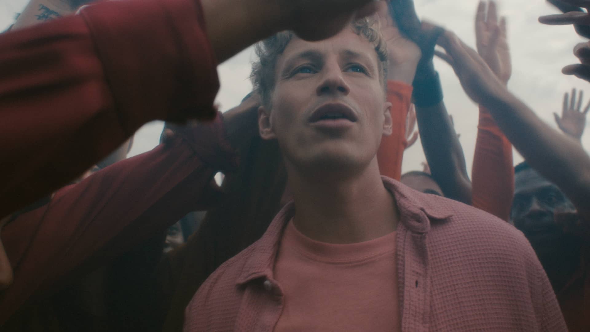 Tim Bendzko "Hoch" (Official Music Video) on Vimeo