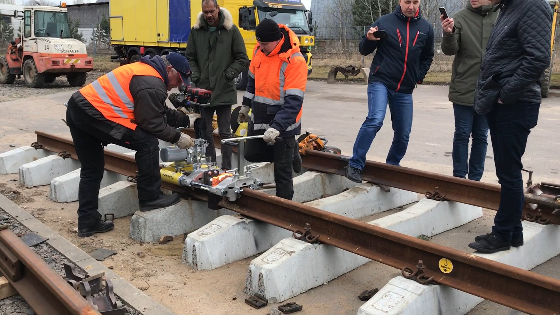 Pandrol EMB2 Weld shear on Vimeo