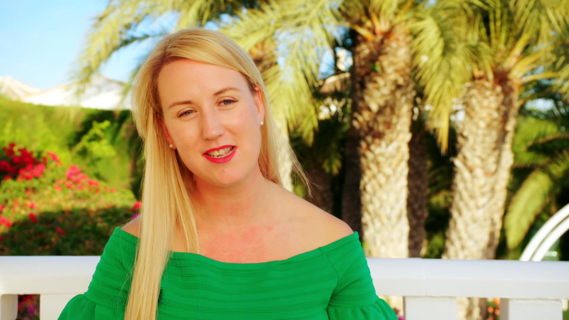 Sun,Sea and Selling Houses on Vimeo