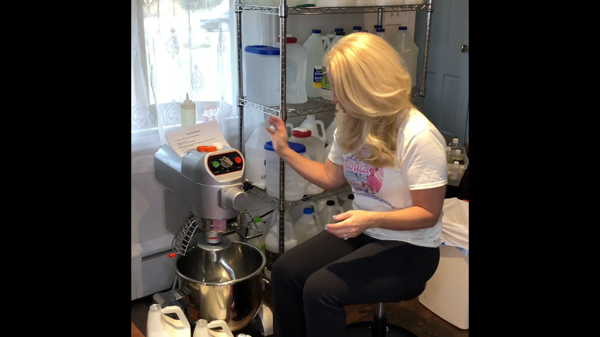 Chief Slimeologist Amy Standen Making Slime on Vimeo