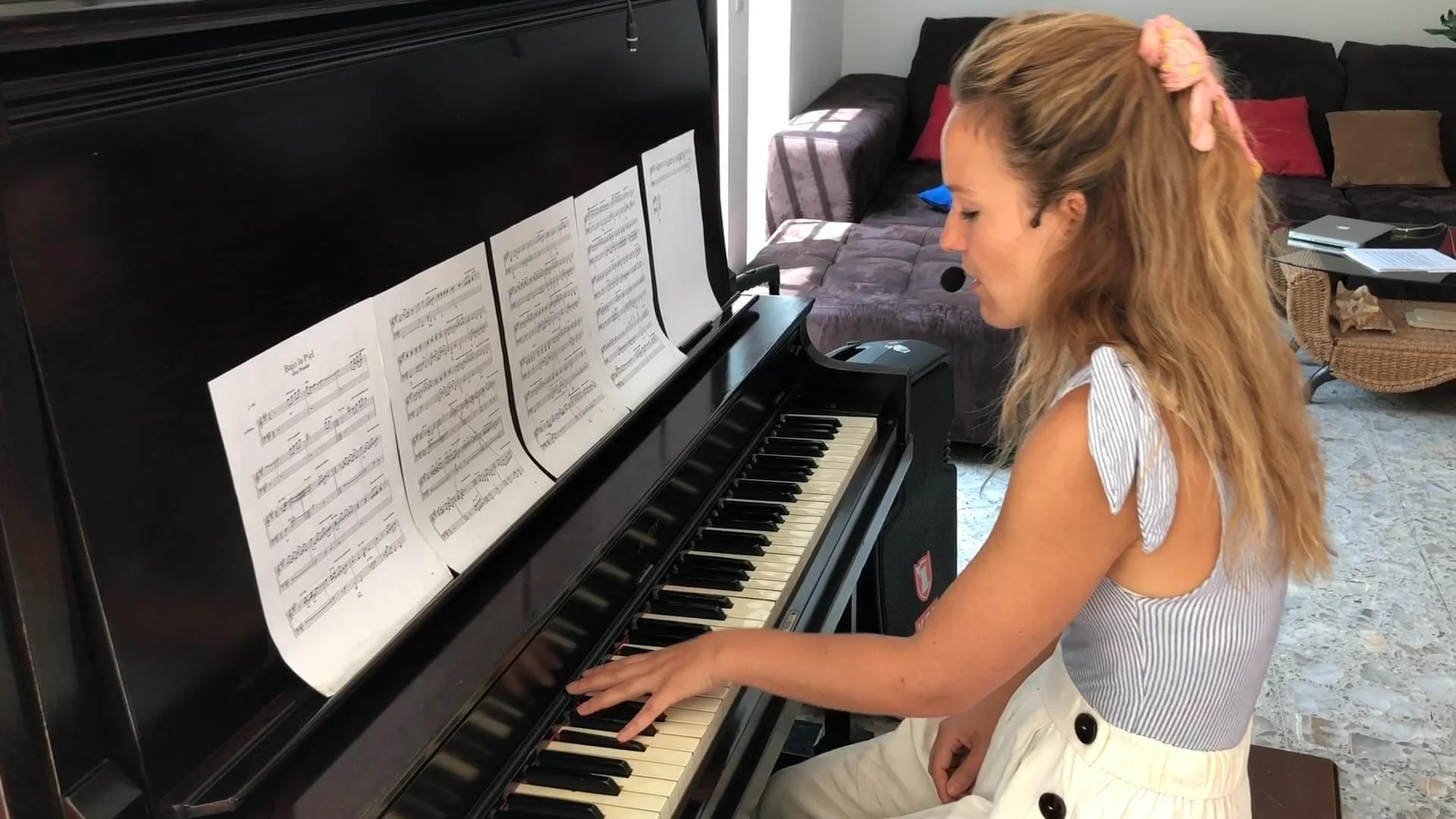 VIDEO MONICA PORTILLO, INTERPRETANT BAJO LA PIEL on Vimeo