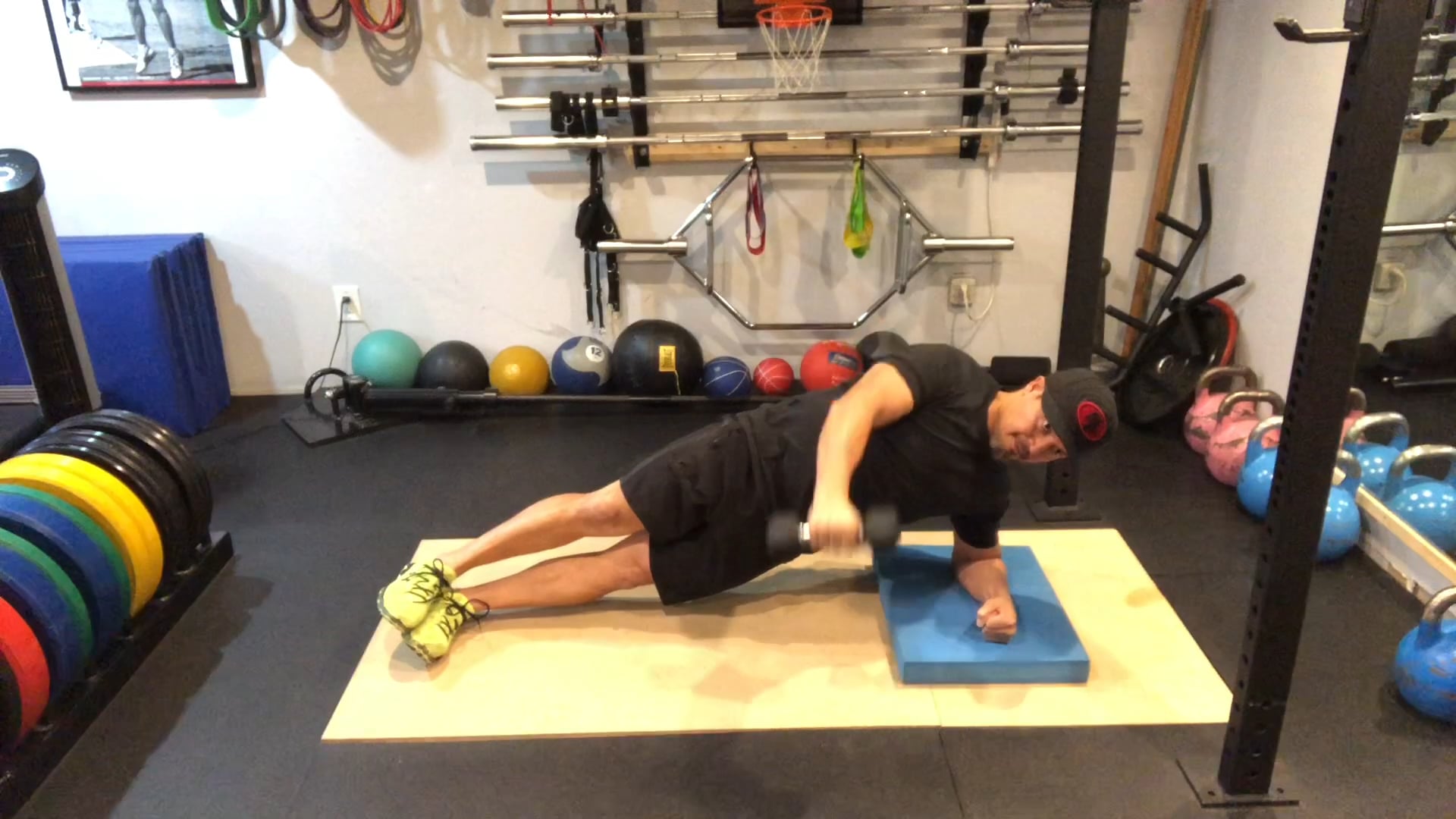 Side plank rear delt flyes on Vimeo