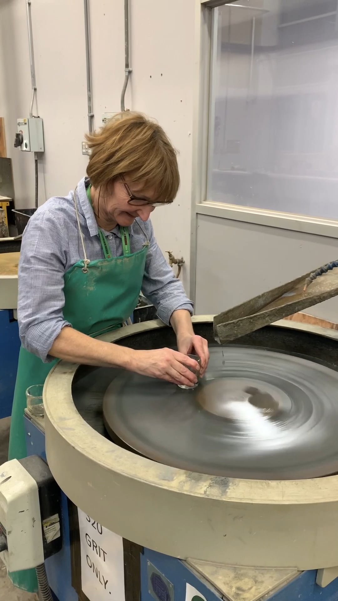 320 flatbed grinder on Vimeo