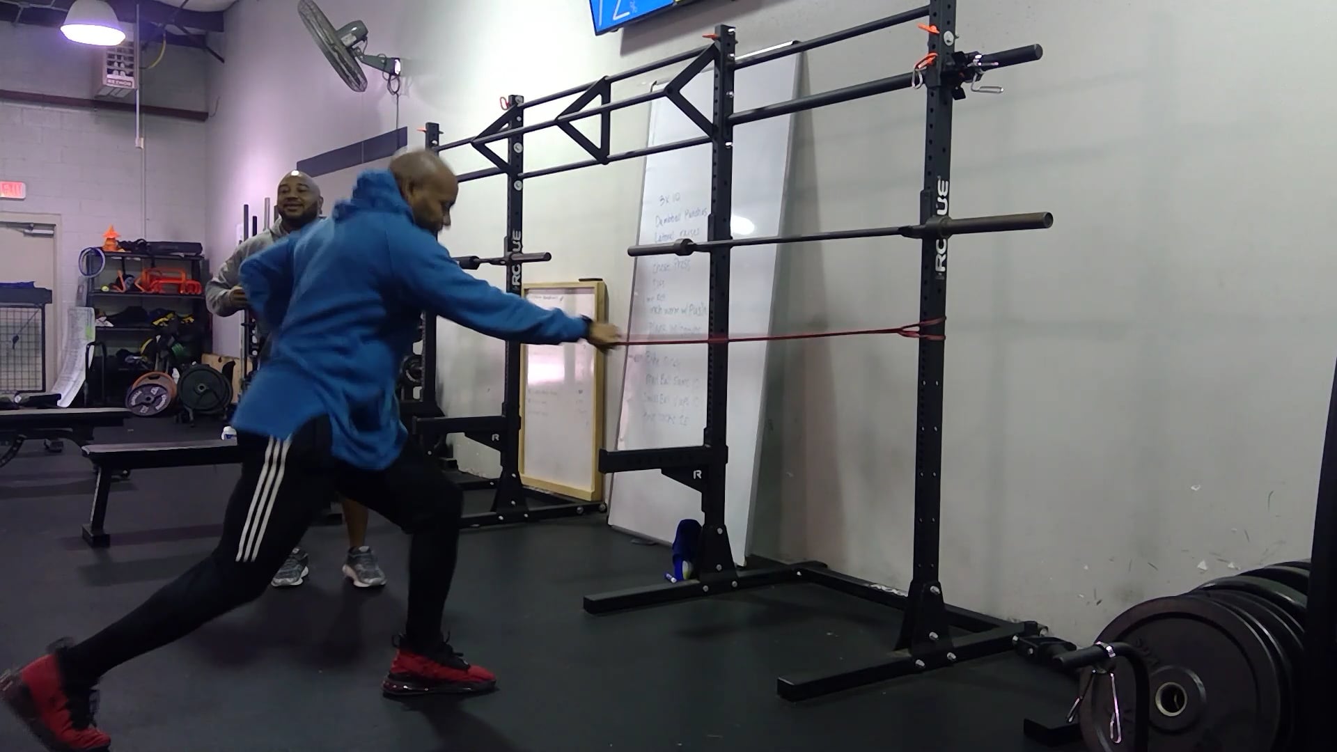 Switch Lunge Explosive Band Row on Vimeo