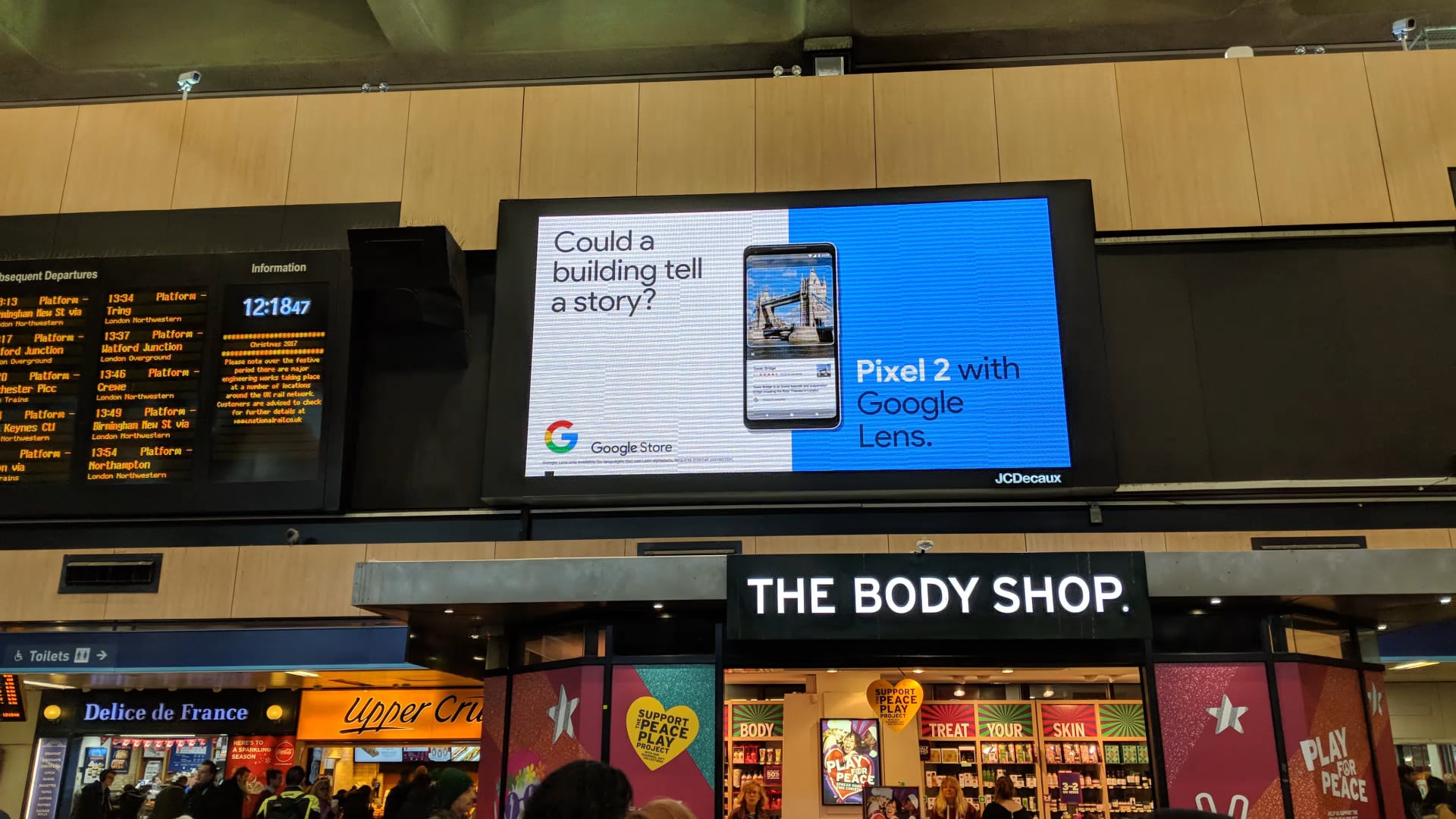 Google Pixel 2 - Digital Out of Home Campaign Promo on Vimeo