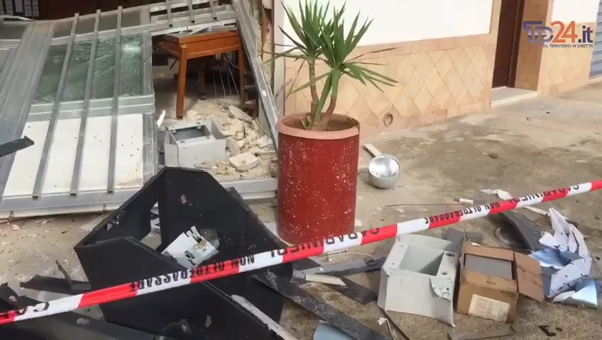 La banda dell'escavatore colpisce ancora a Marsala on Vimeo