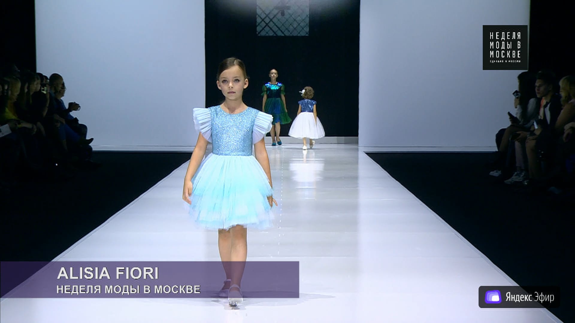 Показ Alicia Fiori на Неделе моды в Москве on Vimeo
