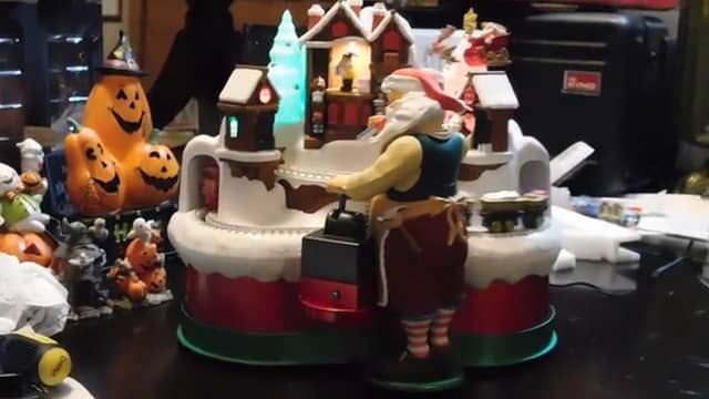 Hallmark 2019 Santa’s Magical Train Tabletop Decoration on Vimeo