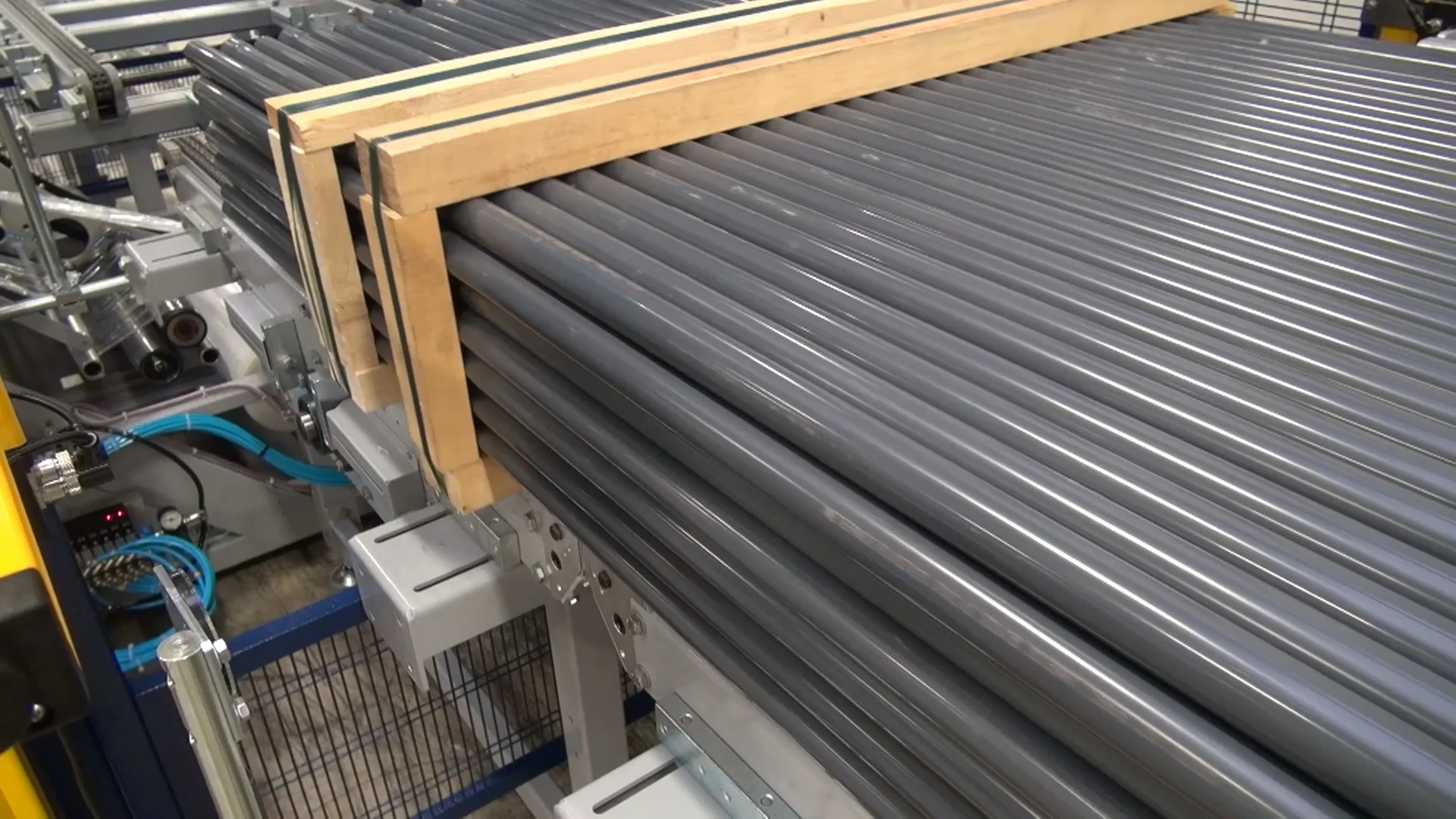 Orbit 16 - Long pipes on a skid - Wrapping and Banding on Vimeo