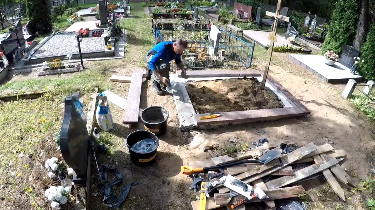 Antkapio ir paminklo montavimas on Vimeo