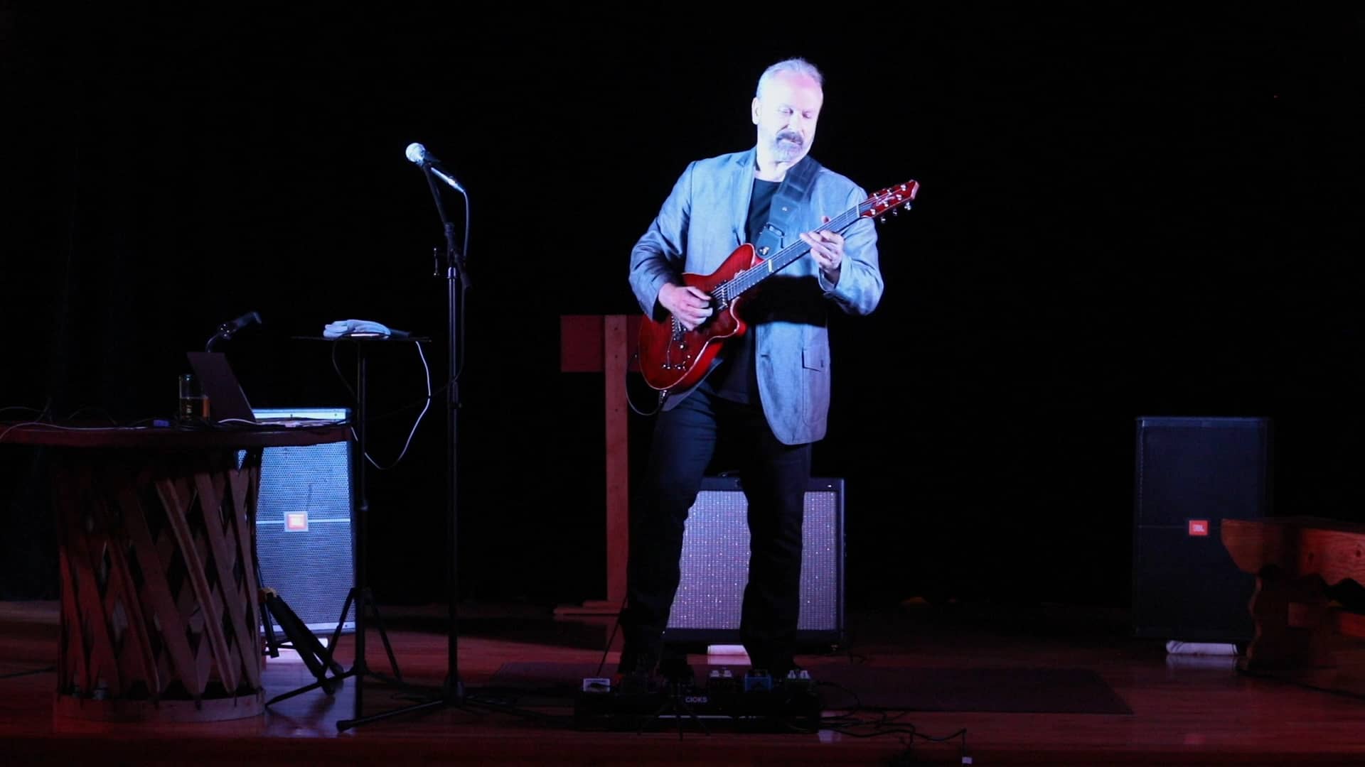 Daryl Stuermer plays Layla by Derek and the Dominoes. on Vimeo