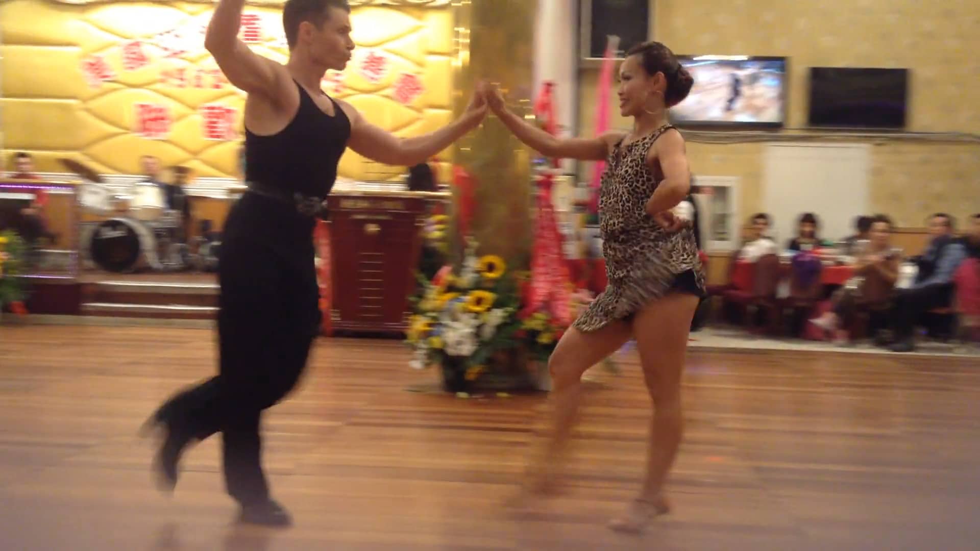 Tytus Bergstrom and LiWen Ang Improvise a cha cha to wild thing on Vimeo