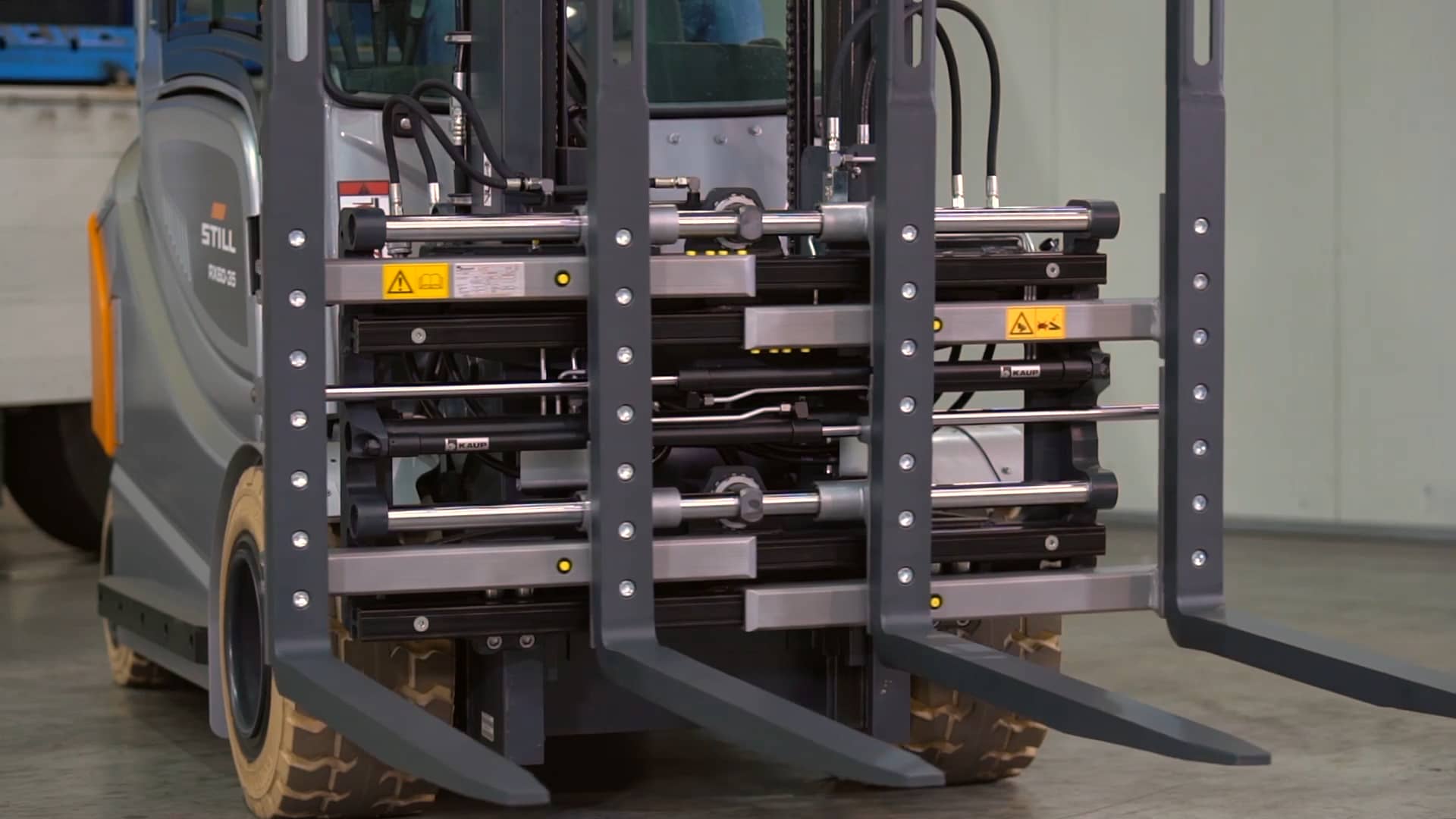 Doppel-Palettengerät | Double Pallet Handler T429C on Vimeo
