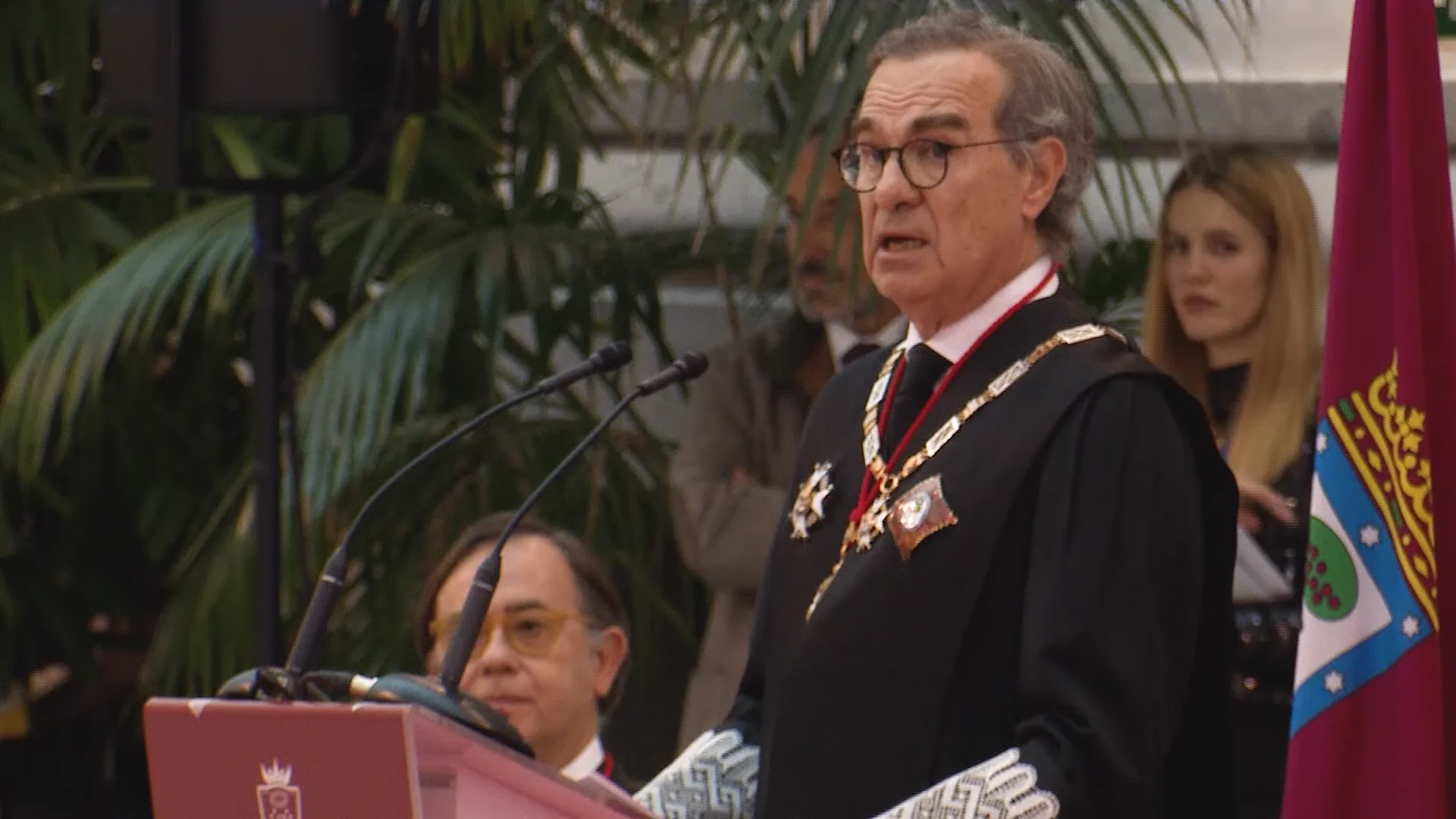 Ceremonia de entrega de diplomas - 25 años de colegiación on Vimeo