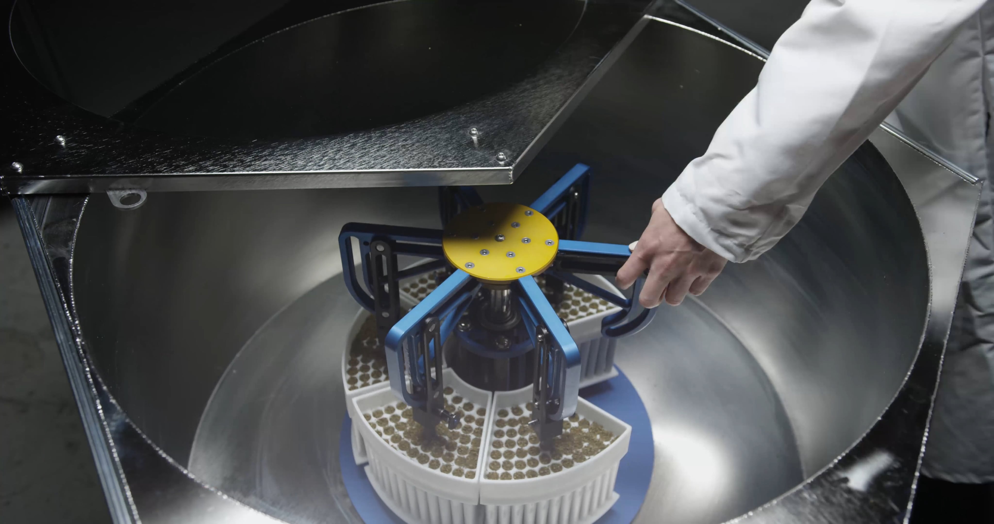 Kung Tech Magnum GPCx - The perfect pre-roll machine | Videos & Movies ...