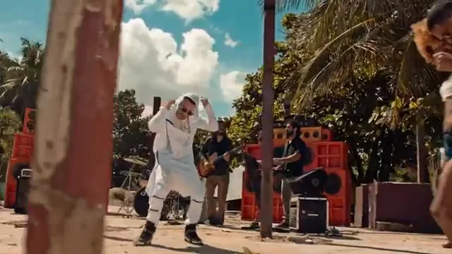 Yandel_-_Encantadora_Official_Video