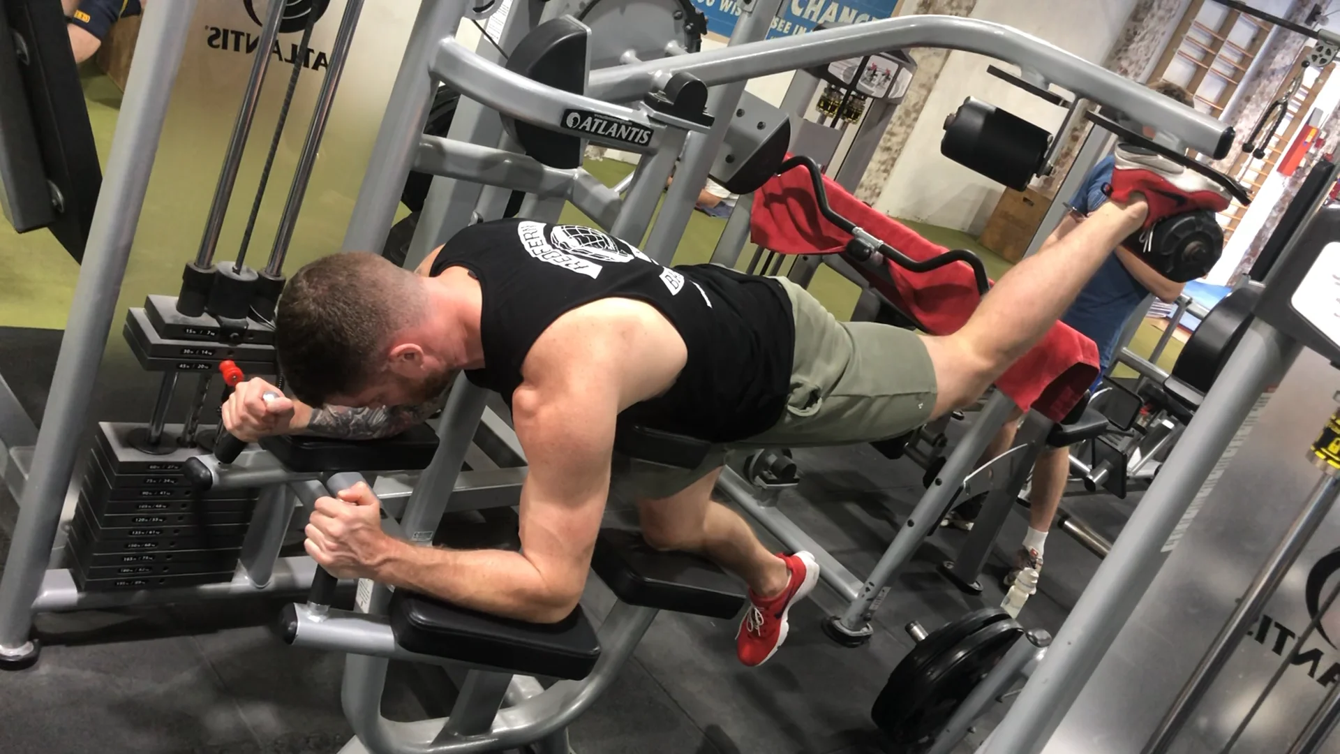 Glute kick back machine on Vimeo