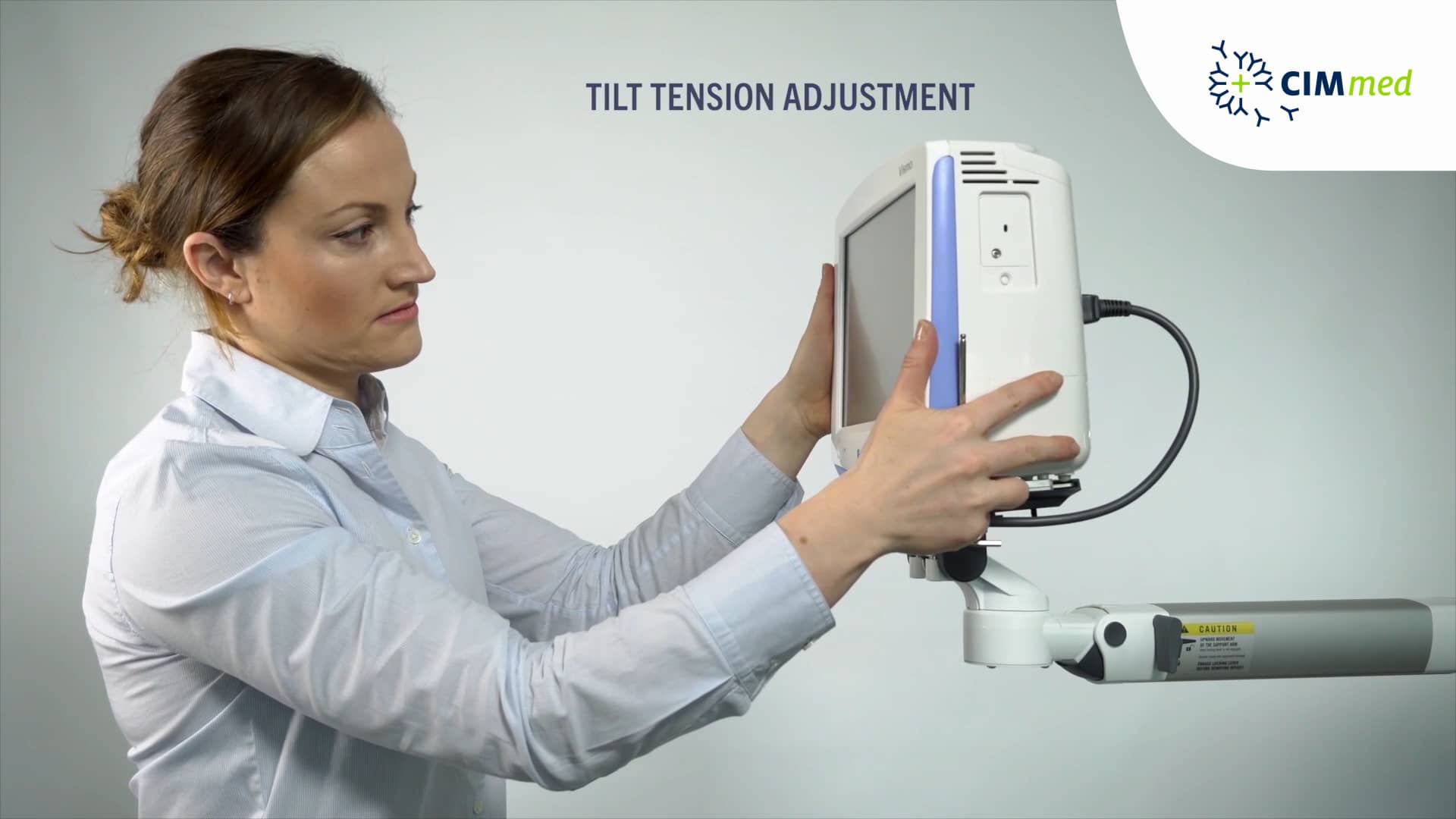 Montage eines Nihon Kohden Vismo PVM 2700 an einen höhenverstellbaren Tragarm on Vimeo