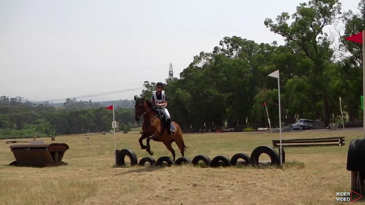 Gemma Sanders riding Misty 69 Grade 5 Cockatoo Jump Trials 2020.mp4 on ...
