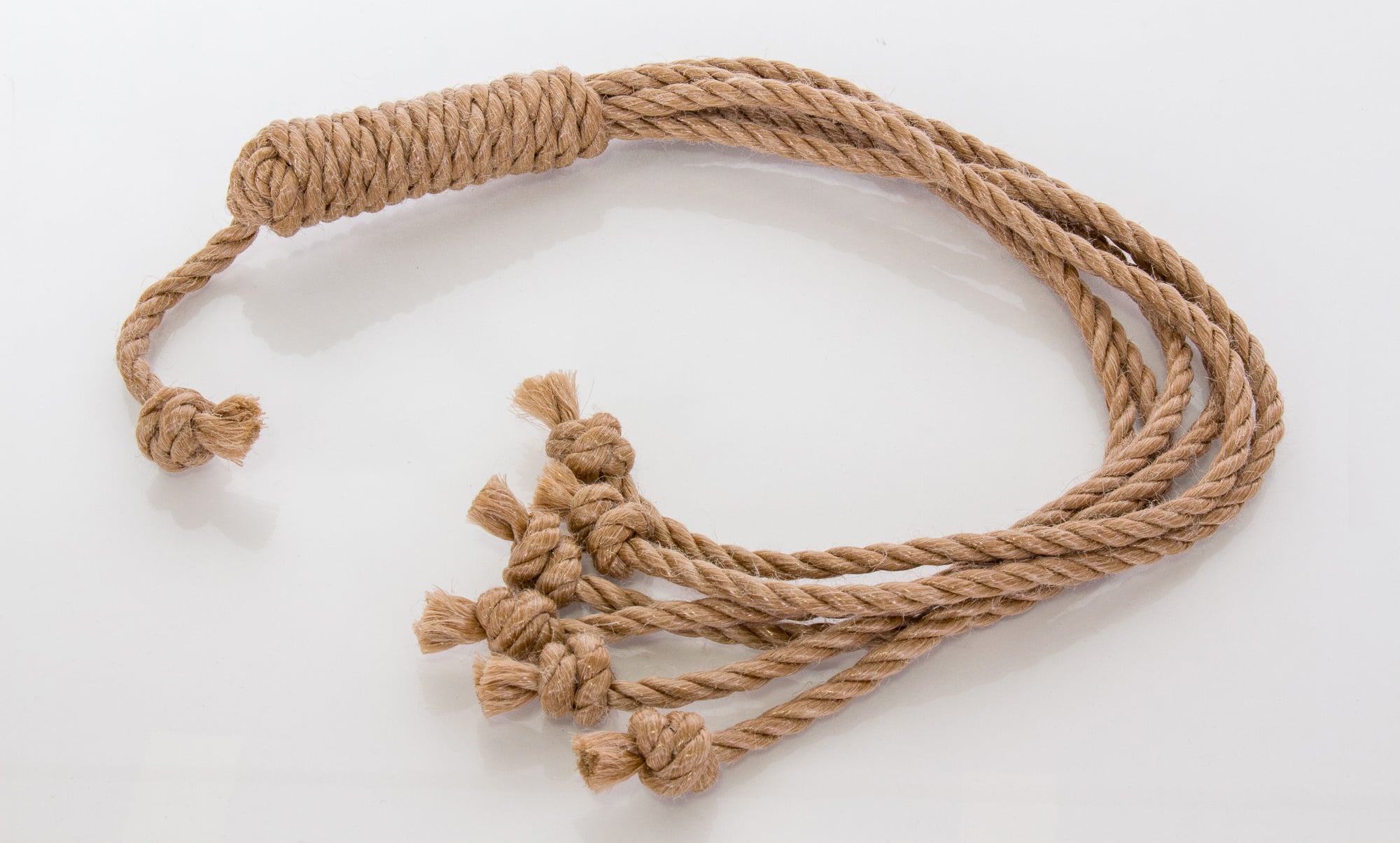 Simple Rope Flogger using a Double Overhand Knot - TheDuchy ® on Vimeo
