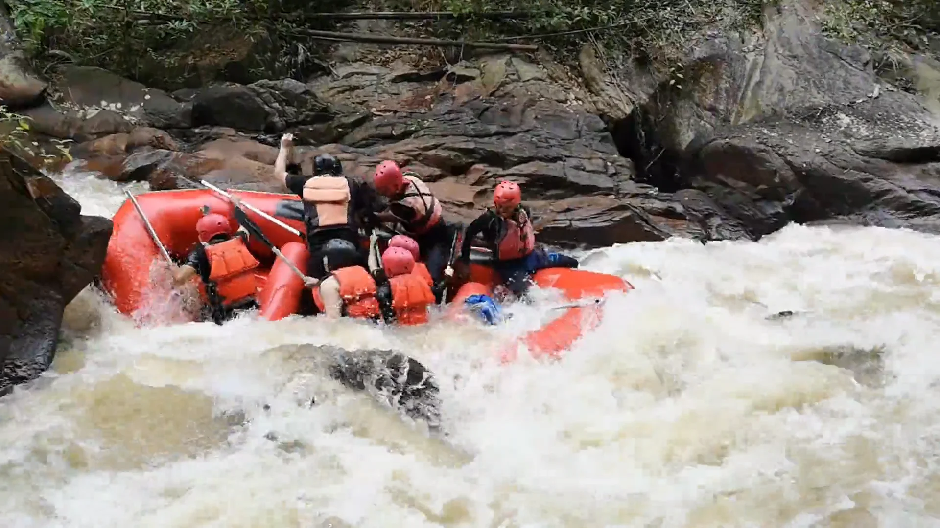 White Water Rafting at the Slim River, Malaysia on Vimeo
