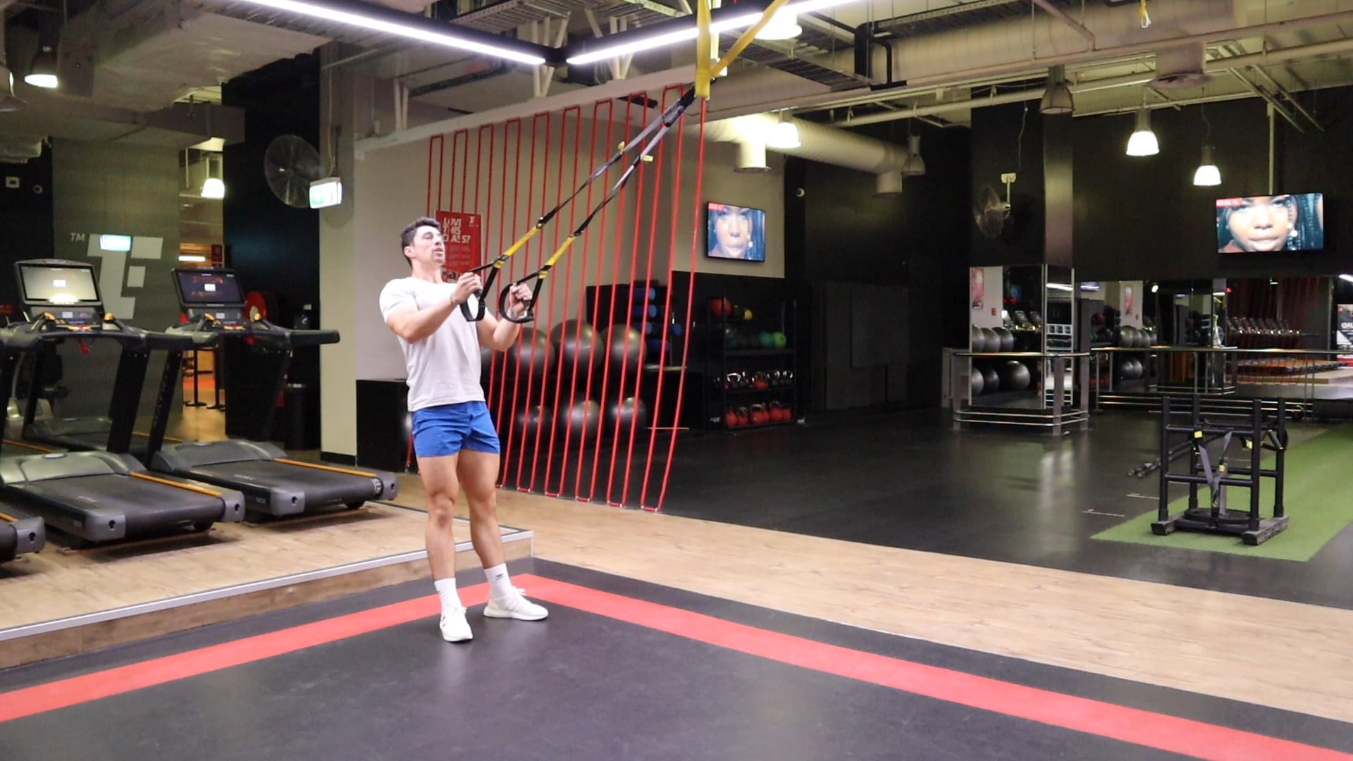 TRX jump squat #teambrockashby on Vimeo