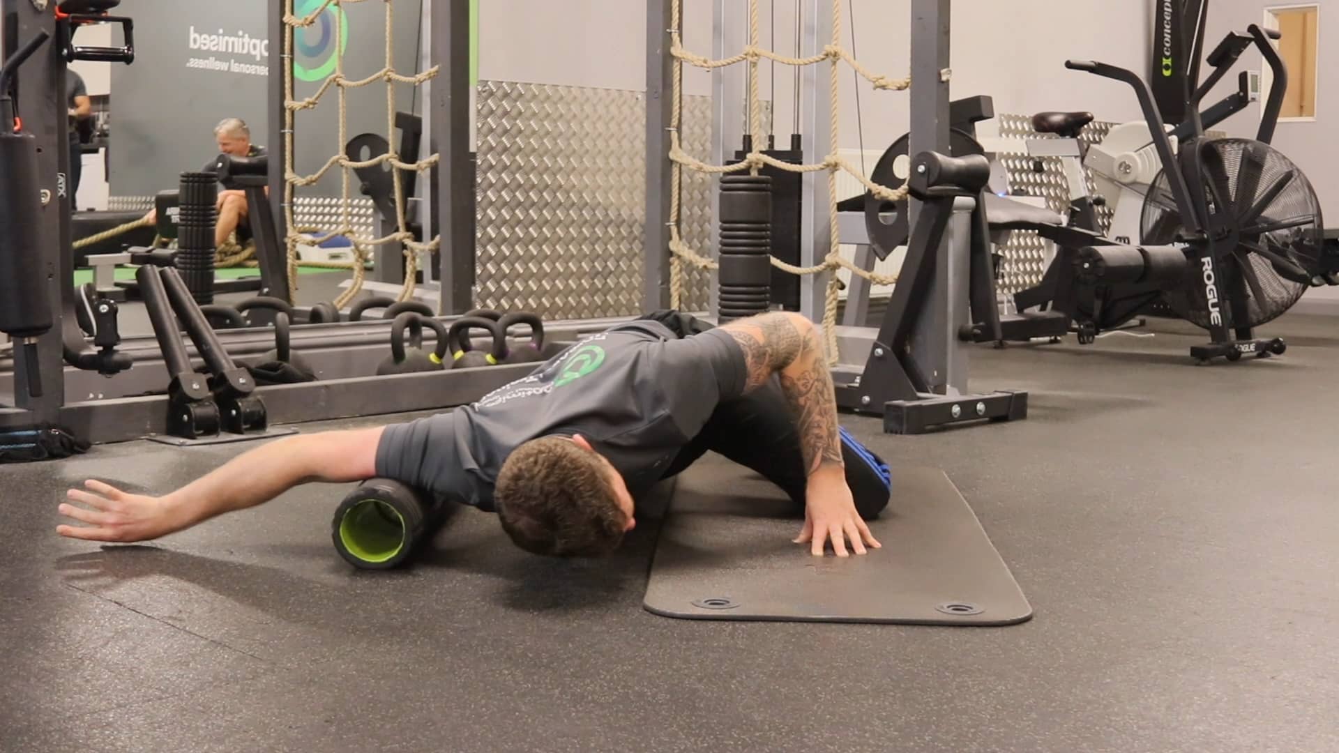 Foam Roll - Bicep Anterior Delt on Vimeo