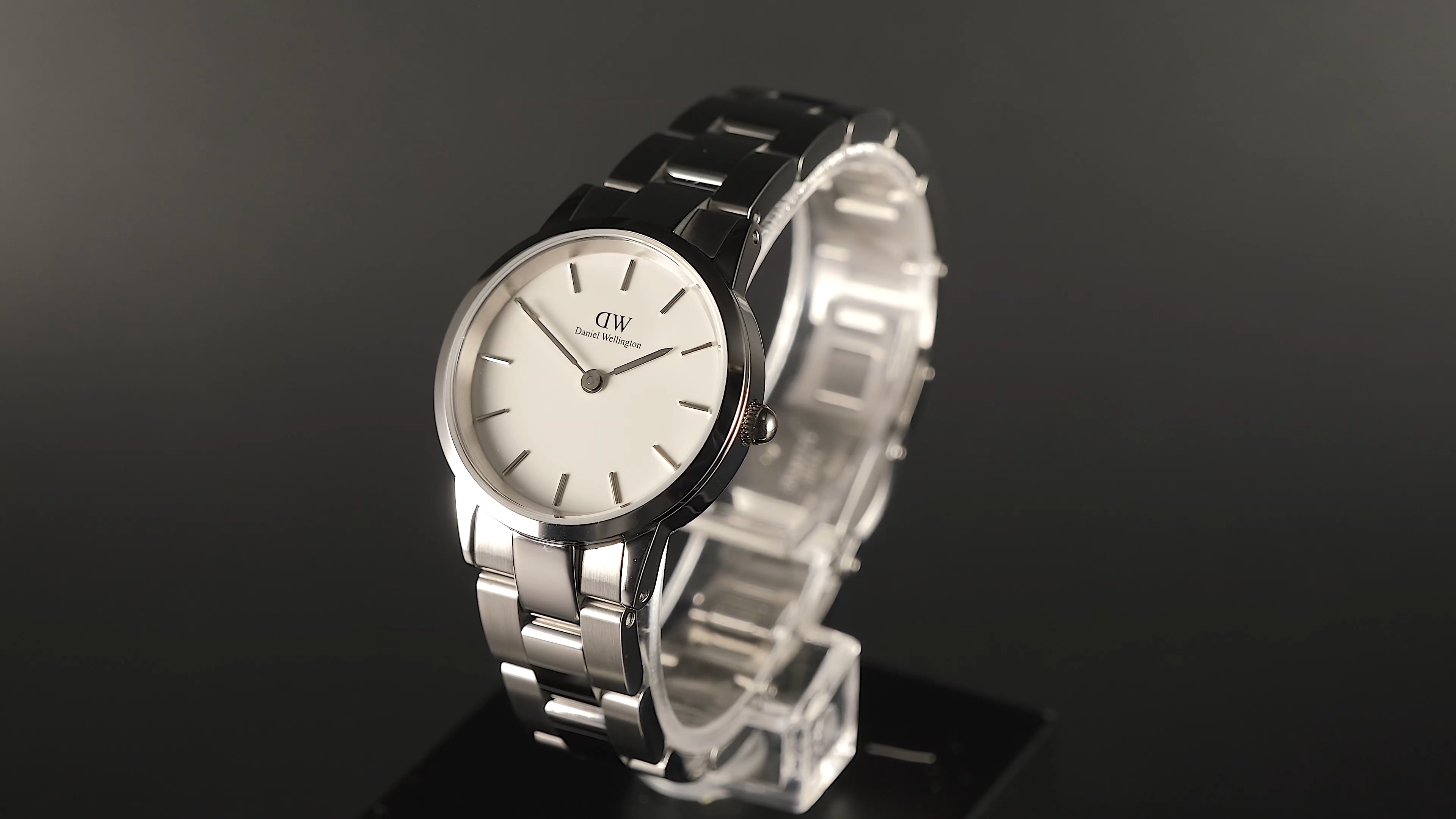 Daniel Wellington -Iconic Link 28mm- DW00100207 on Vimeo