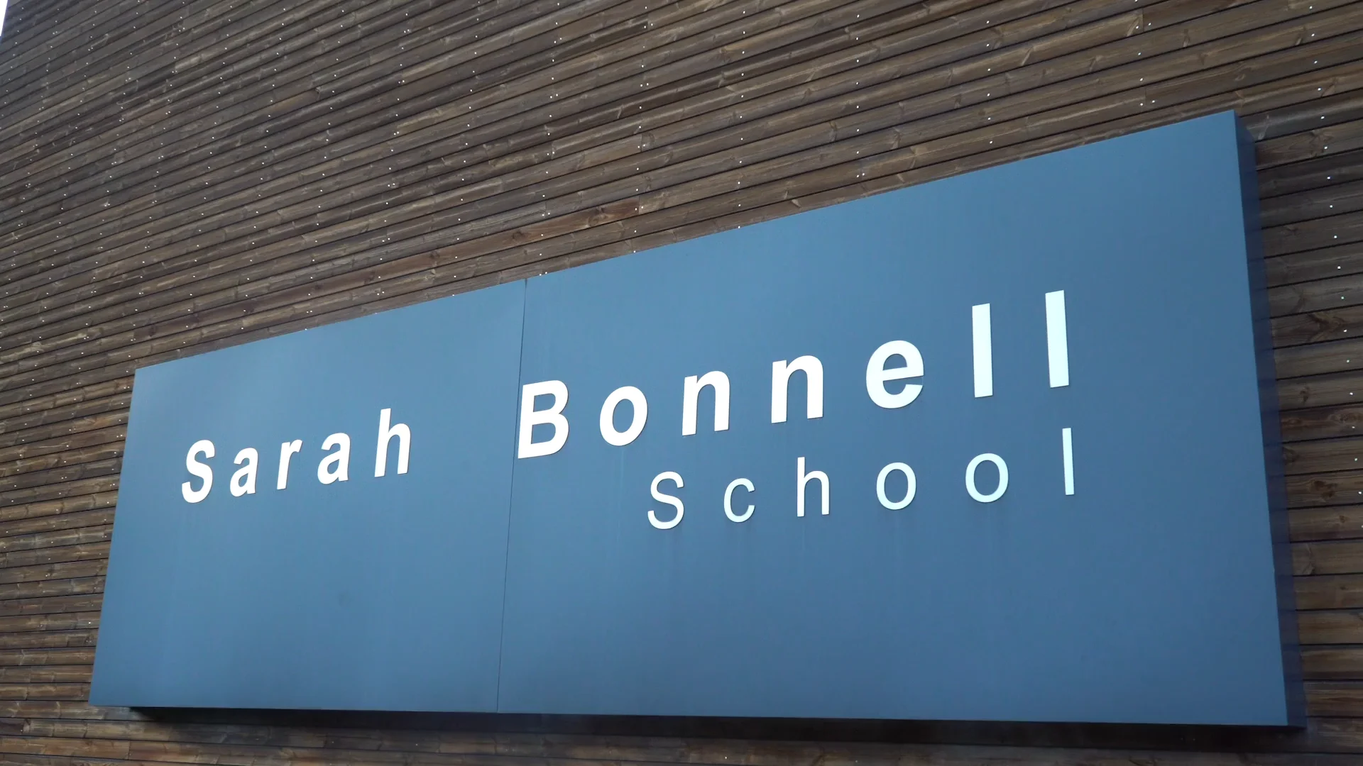 Bow Art - Sarah Bonnell on Vimeo