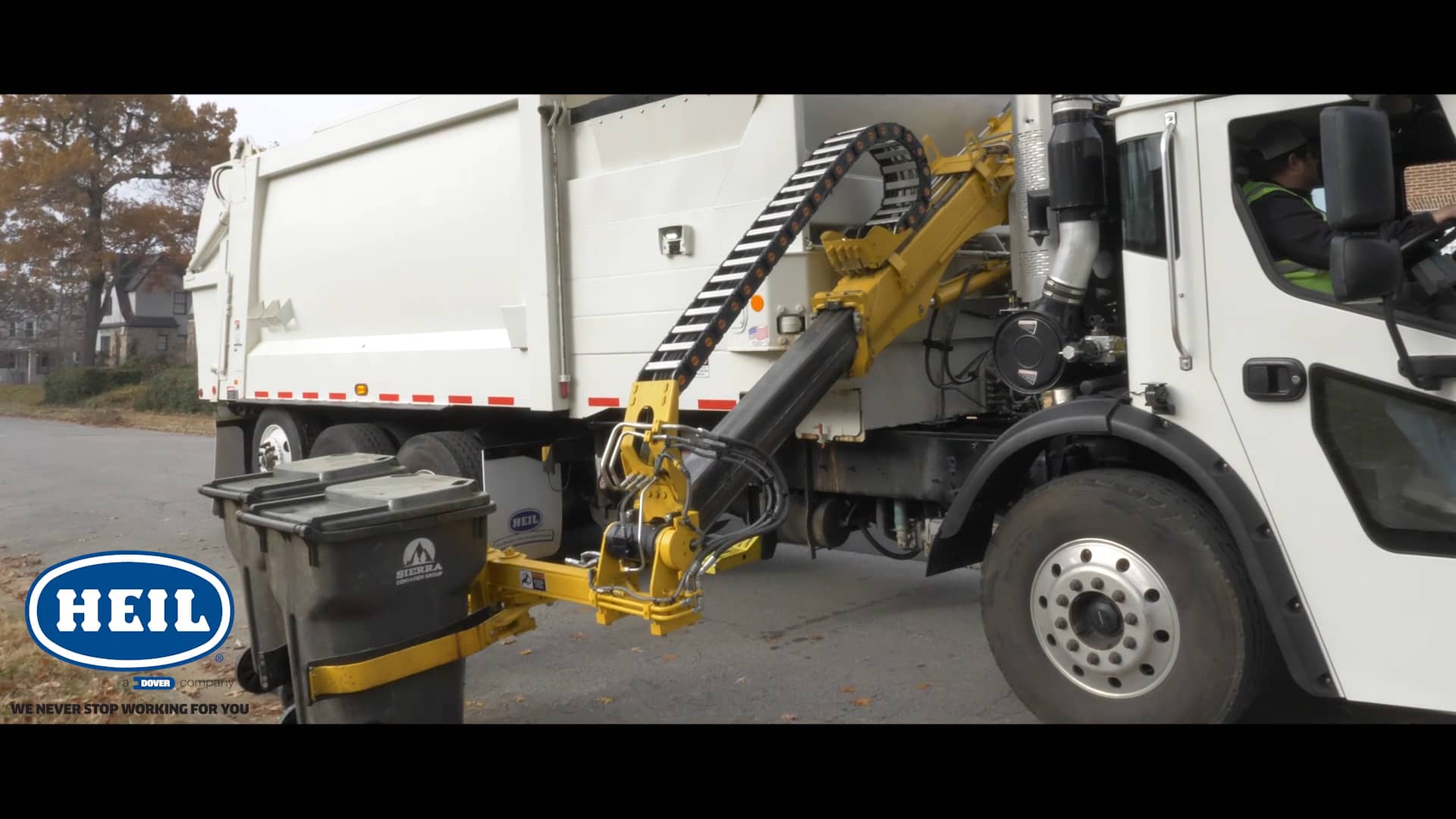 Introducing the Command-SST™ Automated Side Loader by Heil® on Vimeo