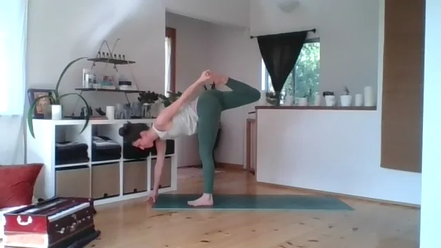 75 min Parivrtta Ardha Chandrasana (Revolving Half Moon) Flow on Vimeo