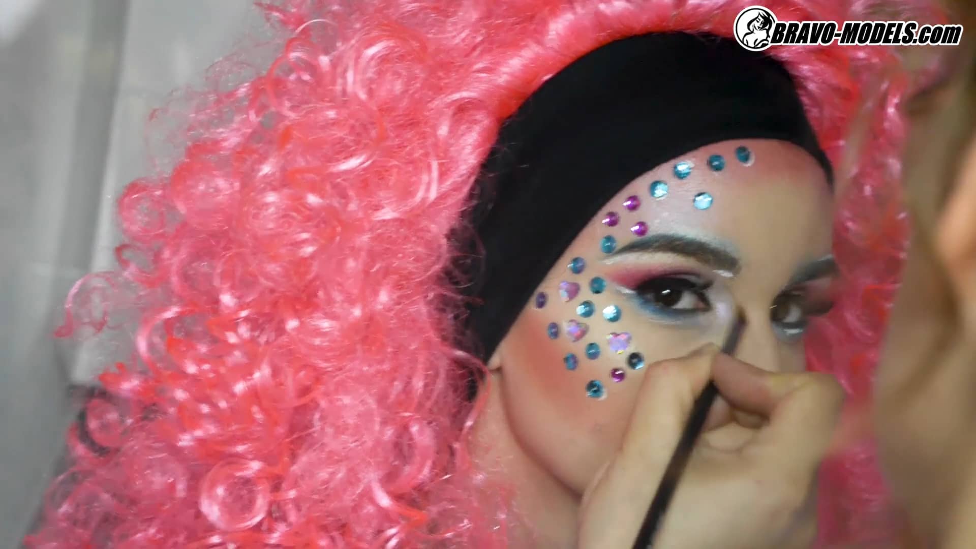 Adelle Unicorn - makeup backstage on Vimeo