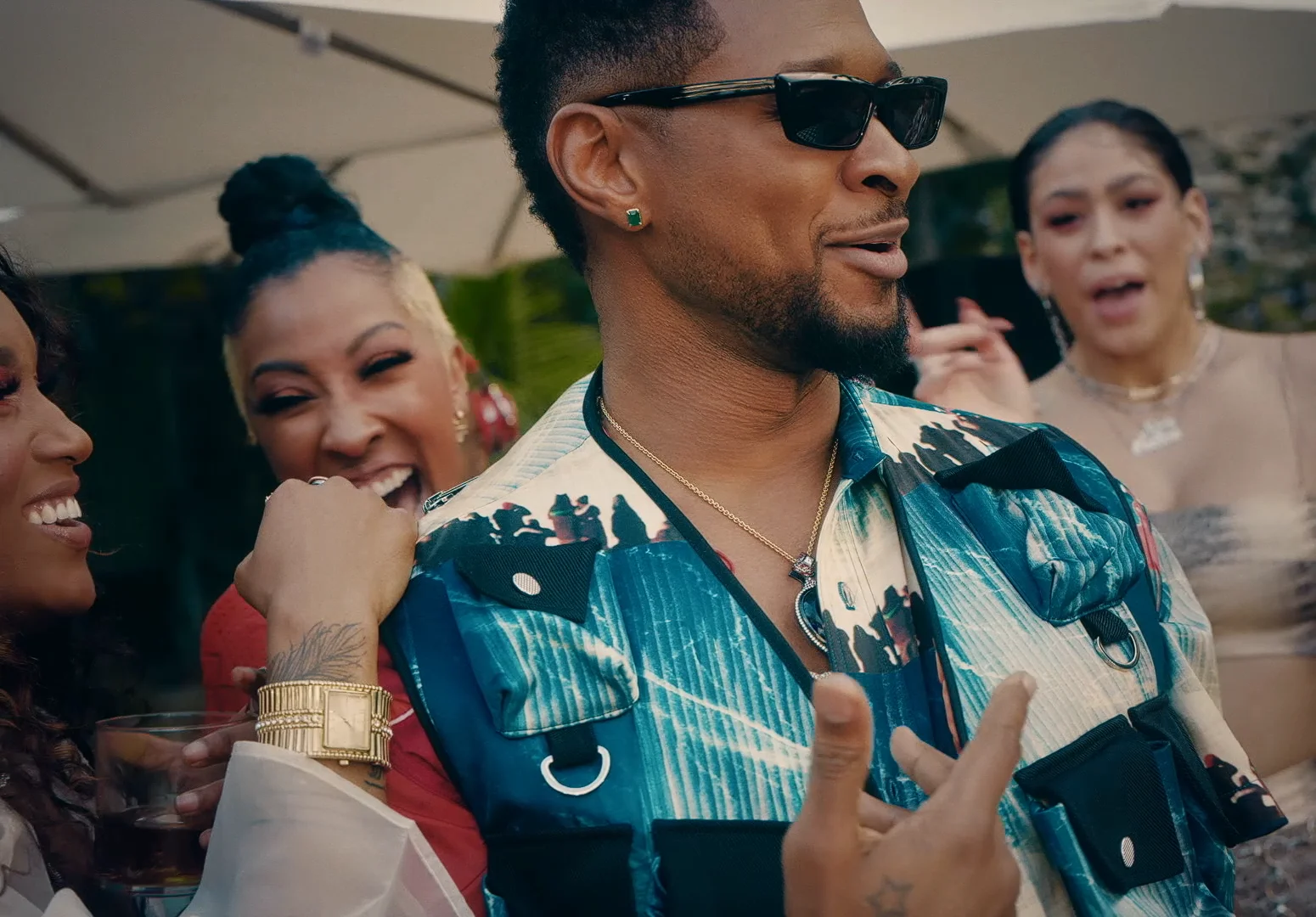 USHER FT ELLA MAI | DON'T WASTE MY TIME on Vimeo