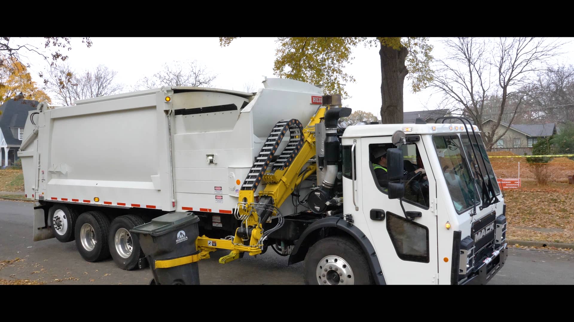 Heil Ready Truck - Command-SST Automated Side Loader on Vimeo