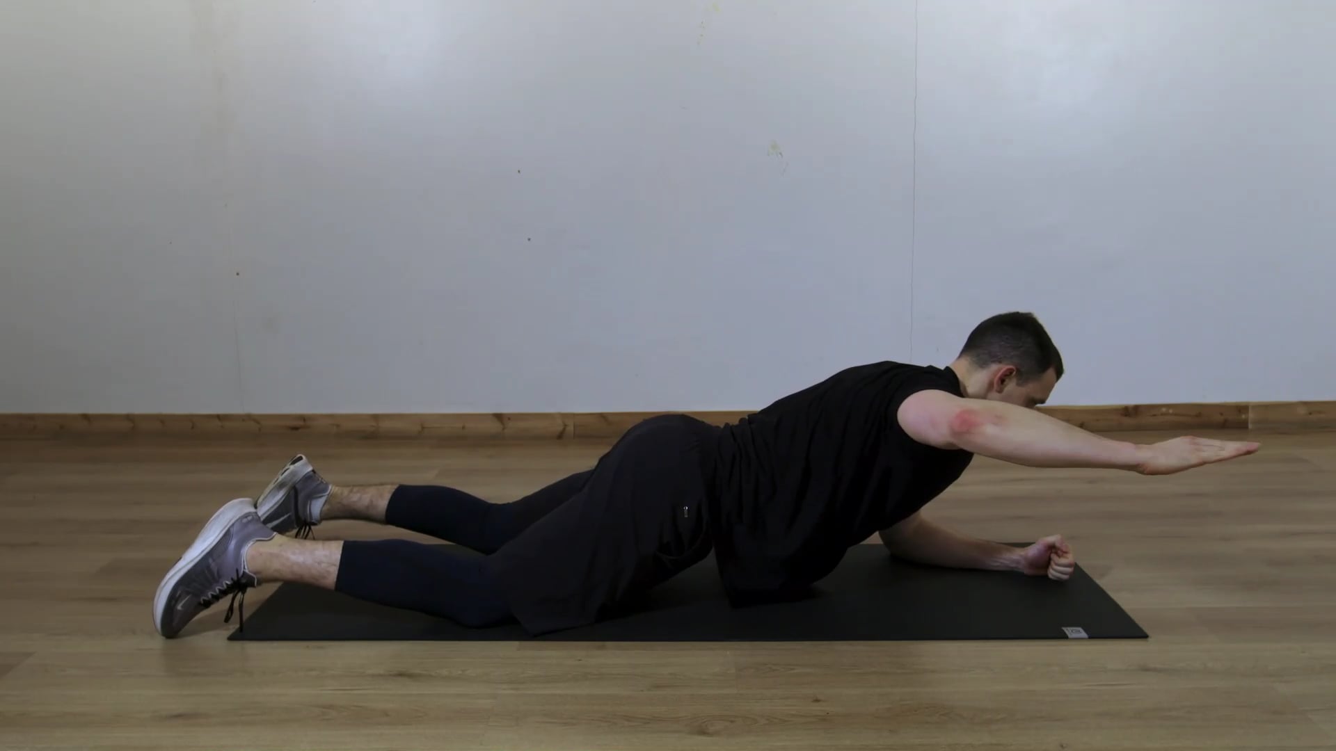Kneeling Plank Salute on Vimeo