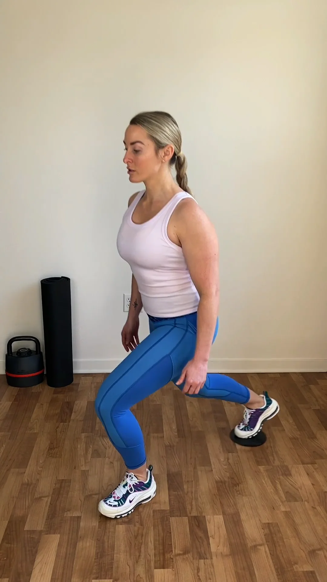 Slider Reverse Lunge